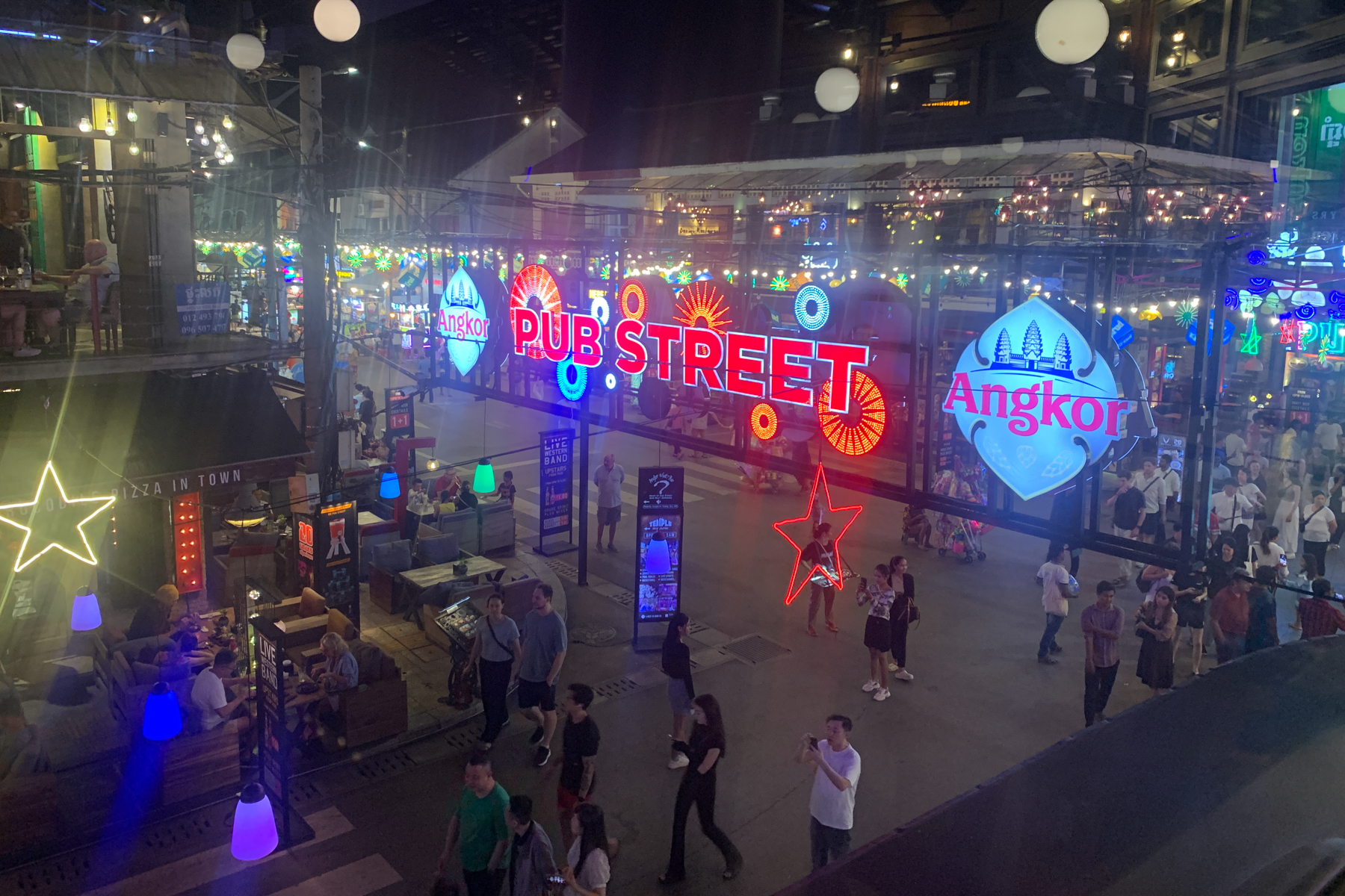 Siem Reap’s Pub Street – Beer, Bars and Backpackers! 🍻