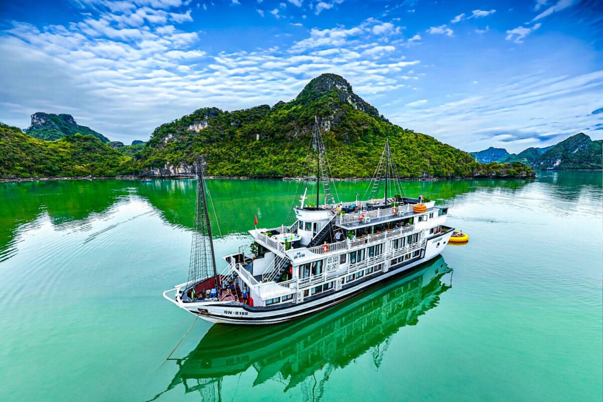 Oasis Bay Party Cruise - The Best Halong Bay Party Cruise