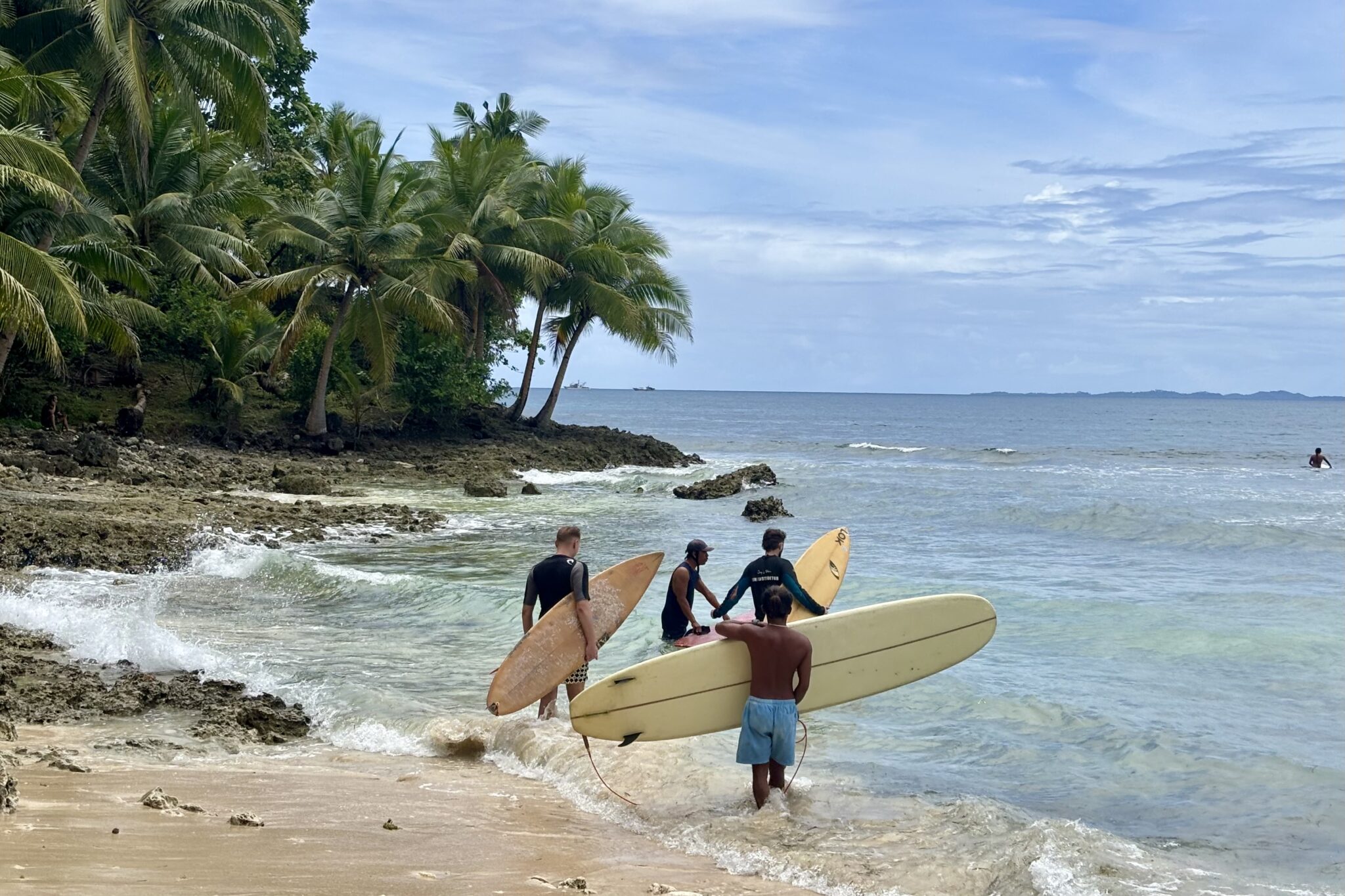 Surfing in the Philippines – A Guide to Islands and Waves